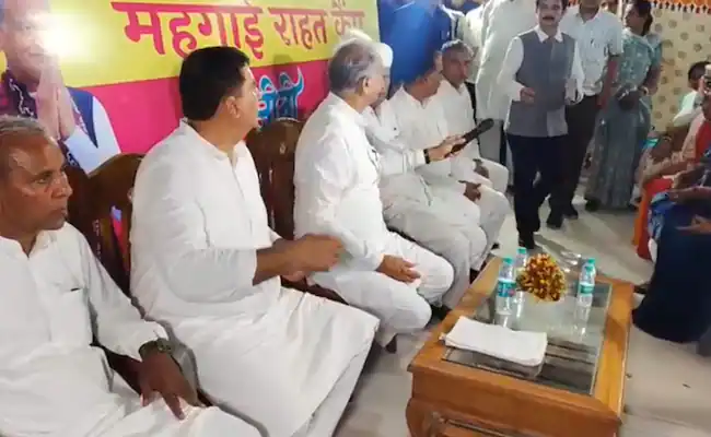 Rajasthan CM Ashok Gehlot throws mike on floor after it malfunctions during event