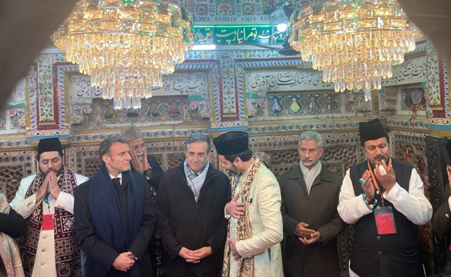 French President visits Nizamuddin Dargah in Delhi
