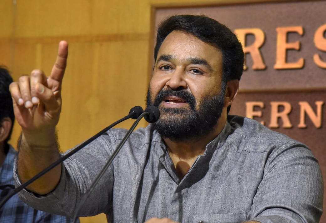 Dadasaheb Phalke Award: Mohanlal arrives in Kerala, thanks fans and family