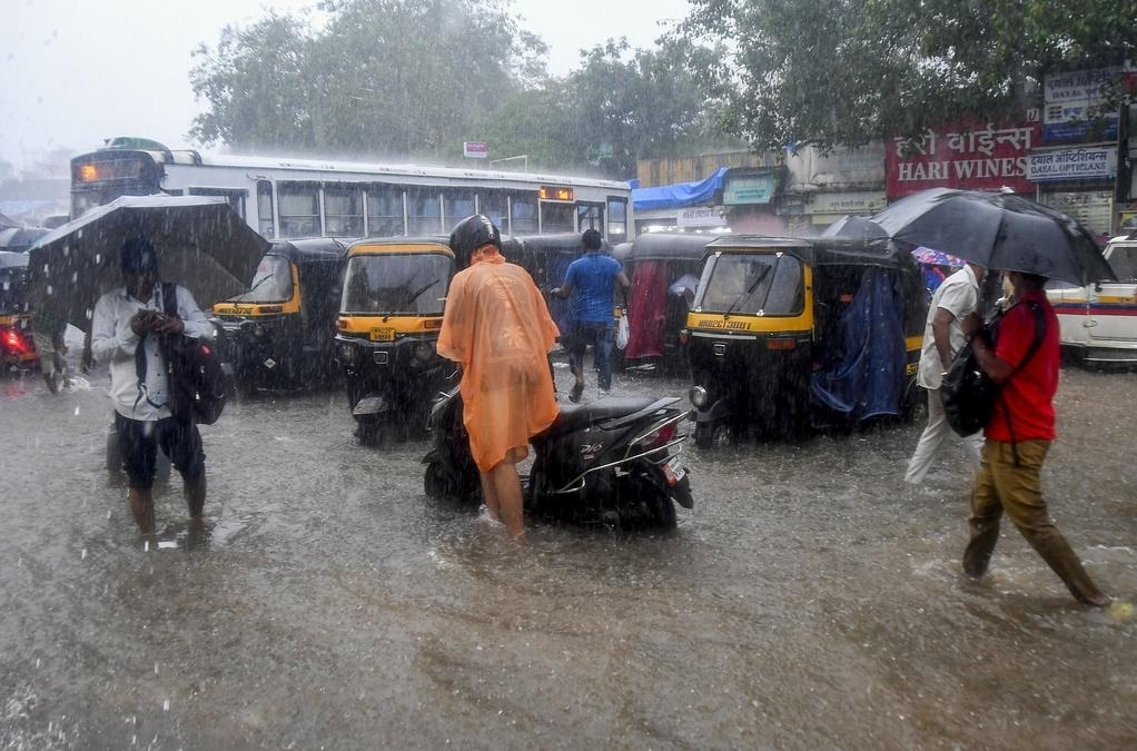 Heavy rain in Mumbai, NDRF teams deployed; local train services ...