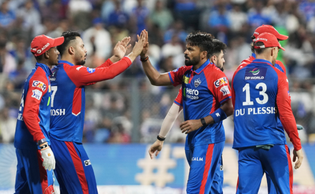 DC's Mukesh Kumar fined 10% of match fees for Code of Conduct breach