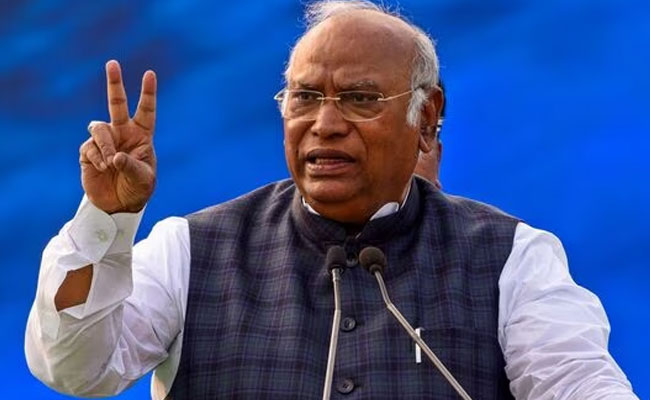 Hindi Diwas celebrated at Bank of Maharashtra