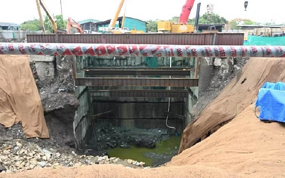 Army, Navy join efforts to rescue excavator operator at soil cave-in ... Army, Navy join efforts to rescue excavator operator at soil cave-in ...