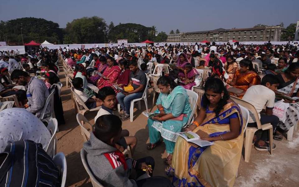 3,066 parents create world record in storytelling at Pune reading event ...