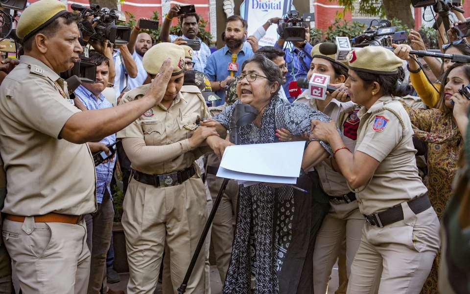 TMC leaders holding dharna outside EC office detained by Delhi Police