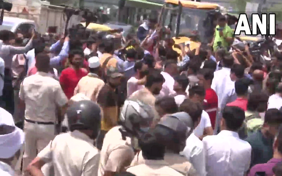 Protests erupt as bulldozers roll into Delhi's Shaheen Bagh, return ...