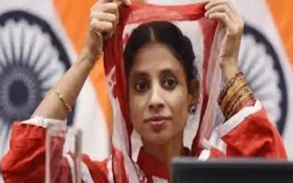 Indian girl Geeta reunites with real mother, confirms Pak trust owner ...