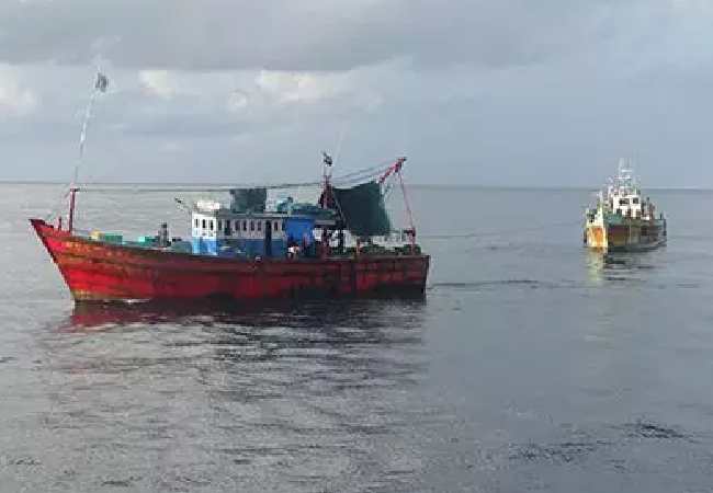Fisheries Marine Enforcement personnel rescue stranded fishermen near ...