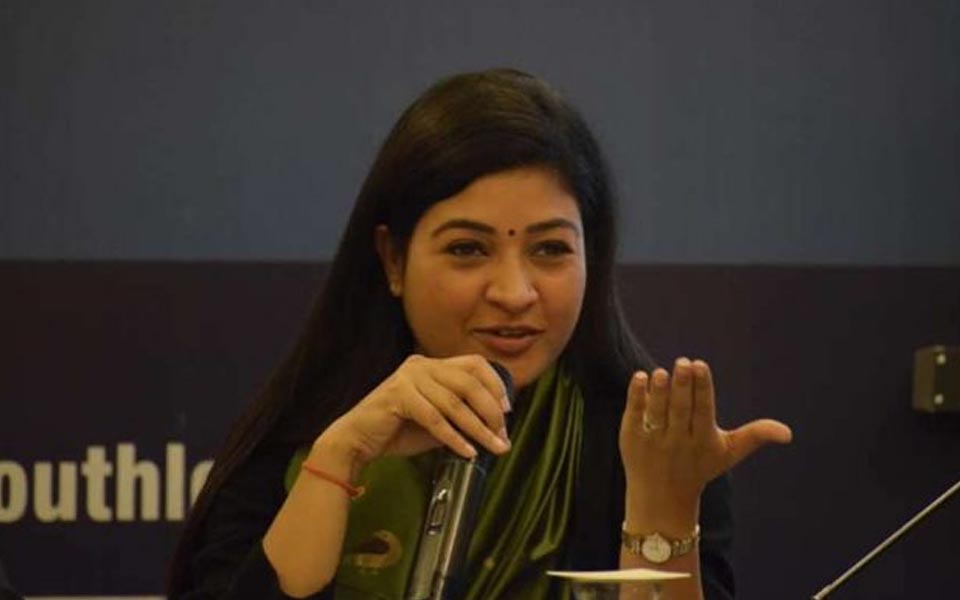 Disgruntled AAP MLA Alka Lamba meets Sonia Gandhi, likely to join Congress