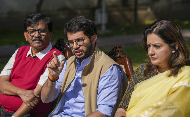Govts come and go, friendships remain: Aditya Thackeray after meeting ...