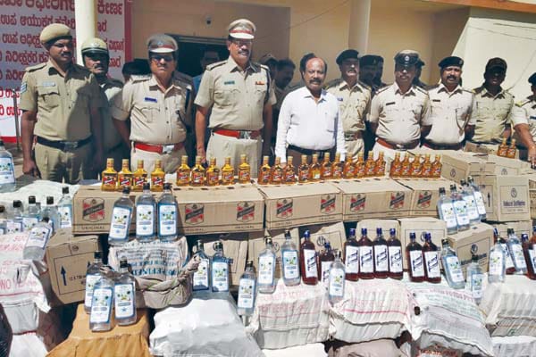 Karwar: Excise department busts massive storage of illegal Goan liquor ...