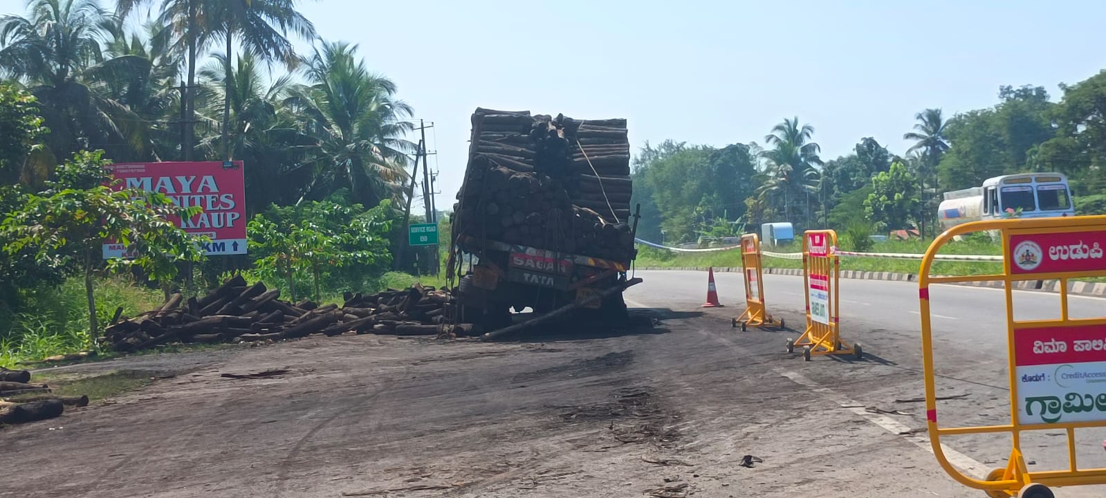 Udupi: Load of timber destroyed, truck damaged in fire due to tyre ...