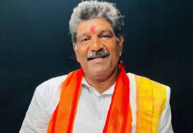 Dharmasthala: Torn red blouse, PAN Card, ATM card found at site ...