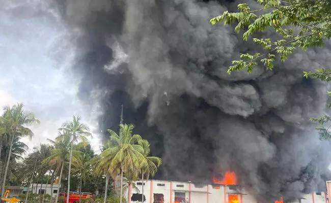 Massive fire breaks out at oil storage godown near Bengaluru