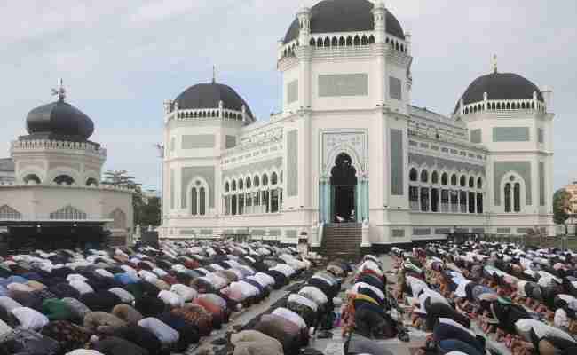 Indonesia's Muslims celebrate Eid al-Adha with feasts after disease ...
